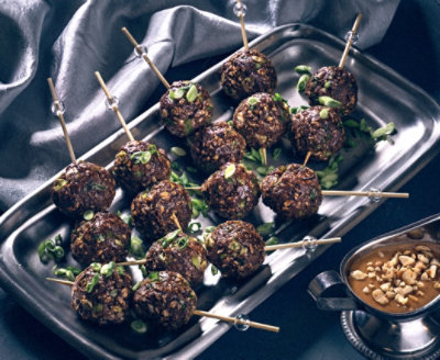 Skewered Meatballs with Spicy Peanut Sauce | Albertsons