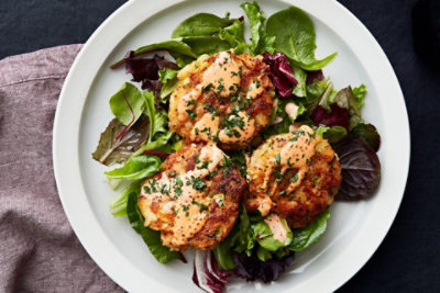 Crispy Cod Cakes with Mixed Green Salad and Creamy Mustard | Safeway