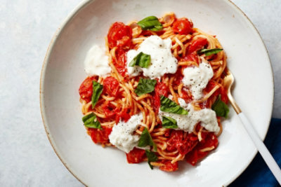 Fresh Spaghetti with Fresh Tomatoes and Burrata | Safeway