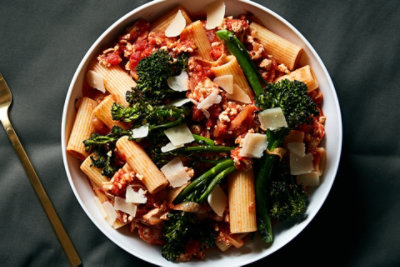Spicy Chicken Arrabbiata with Rigatoni and Broccolini | Safeway